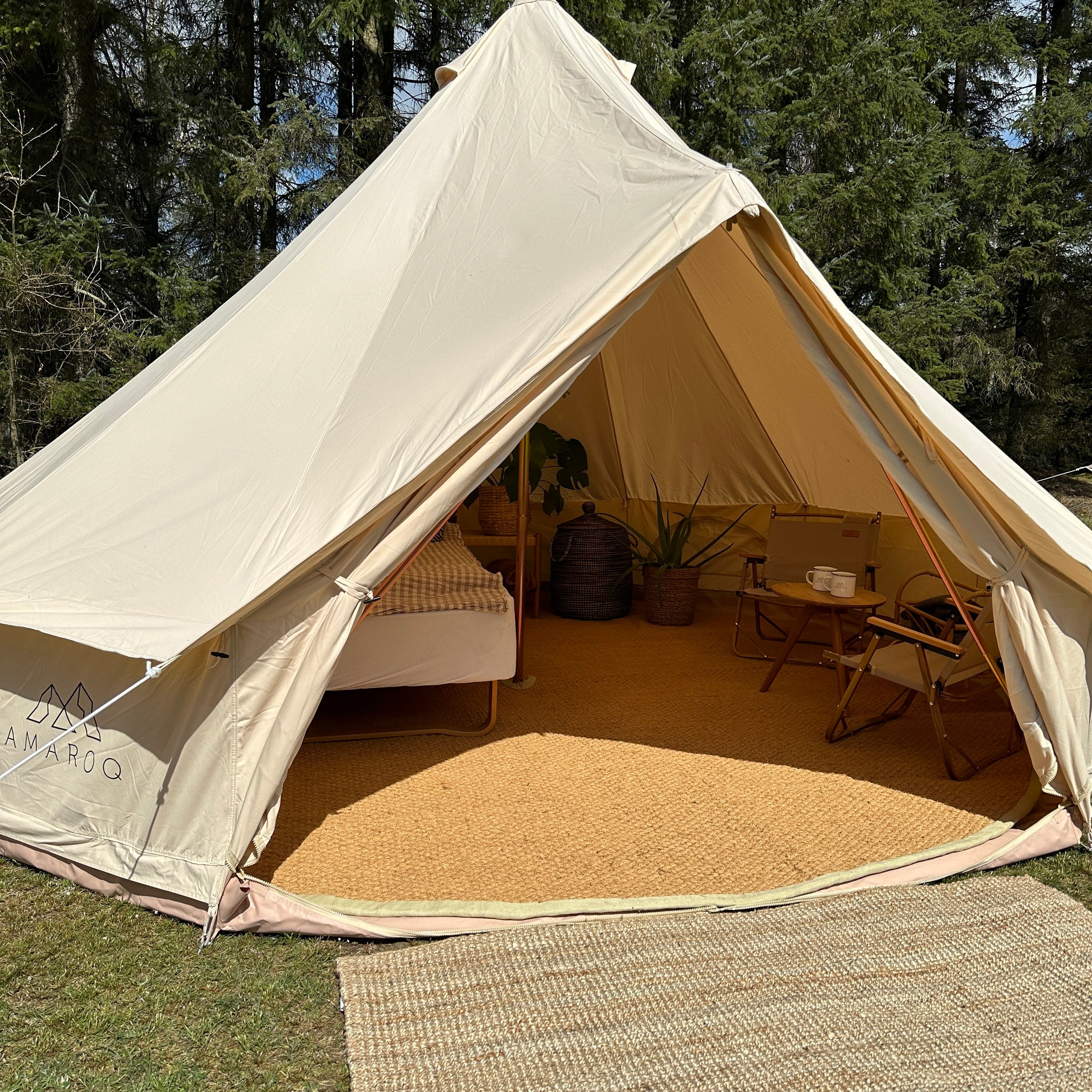 Halvmåne gulvtæppe til glamping telt – Amaroq Glamping