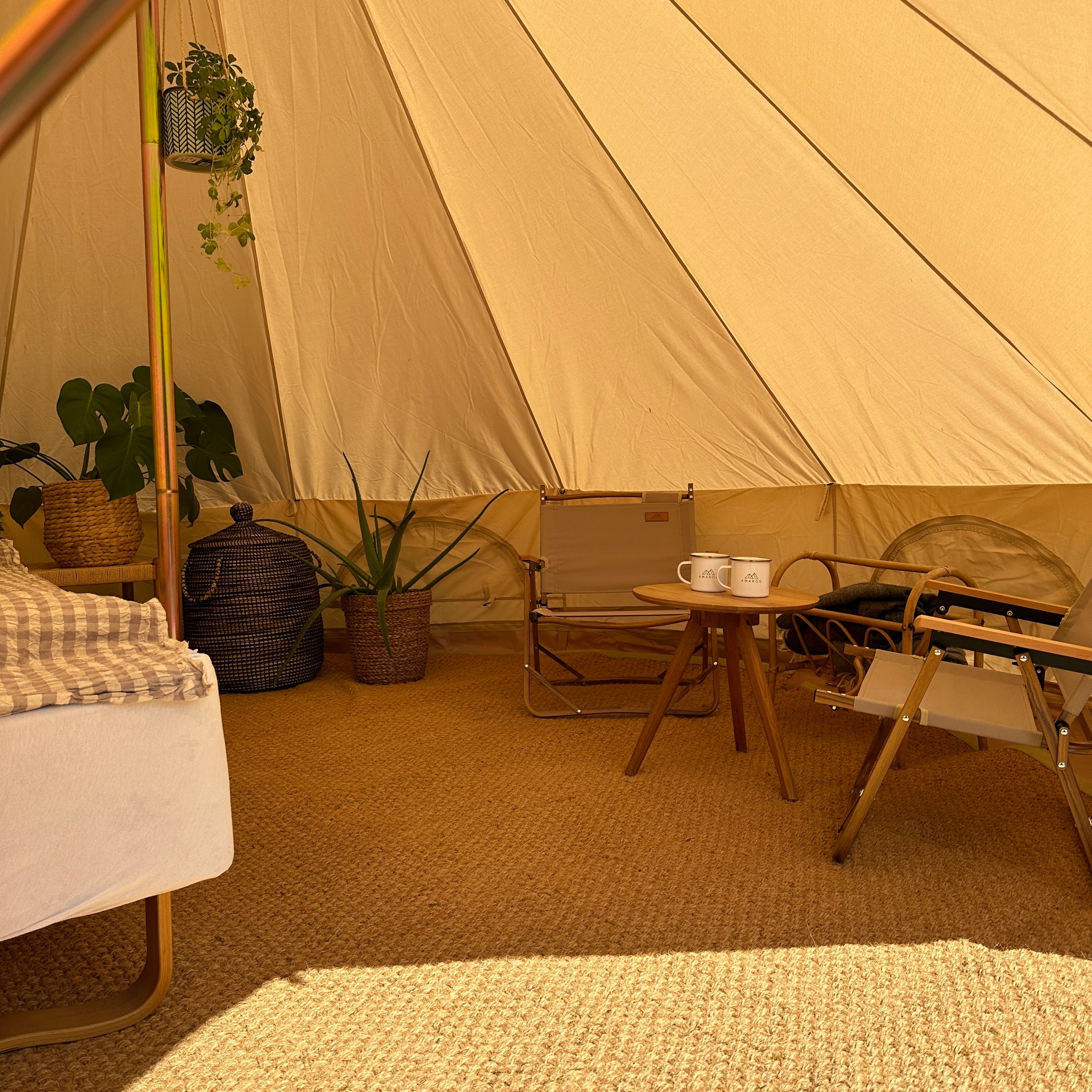 Halvmåne gulvtæppe til glamping telt – Amaroq Glamping